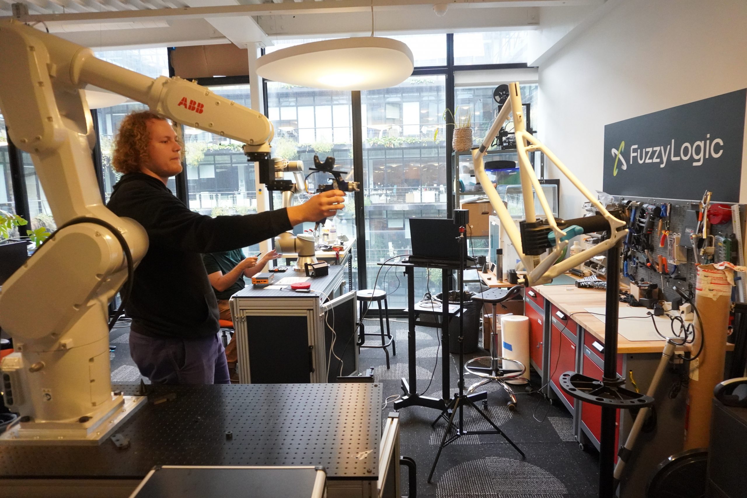 Fuzzy Logic automatisiert das Lackieren mittels Robotern